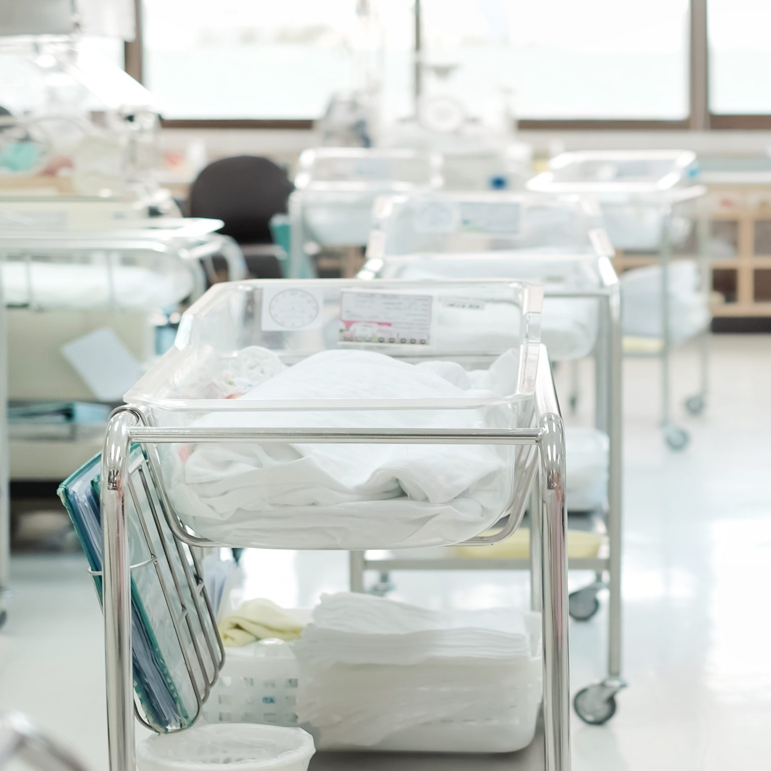 Feeding preterm infants after hospital discharge
